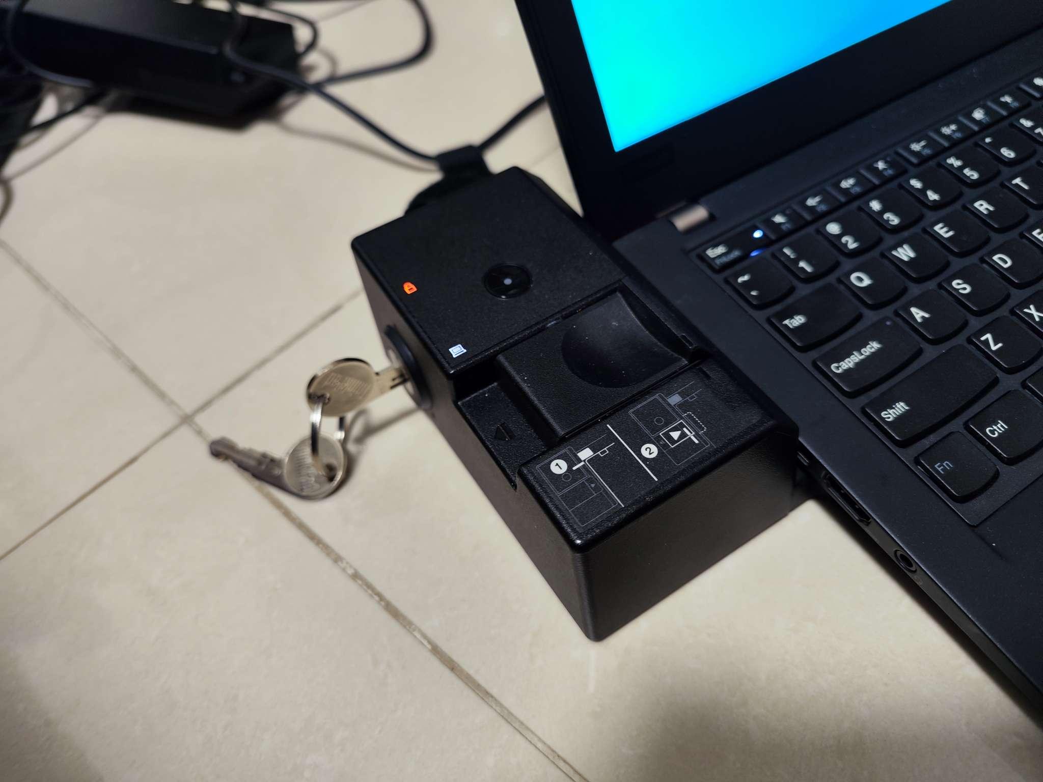 天启 的想法: 图为ThinkPad的末代机械式底座拓展坞cs18系列。2018-2021发布的大部分轻薄型ThinkPad笔记本都可以使用 ...