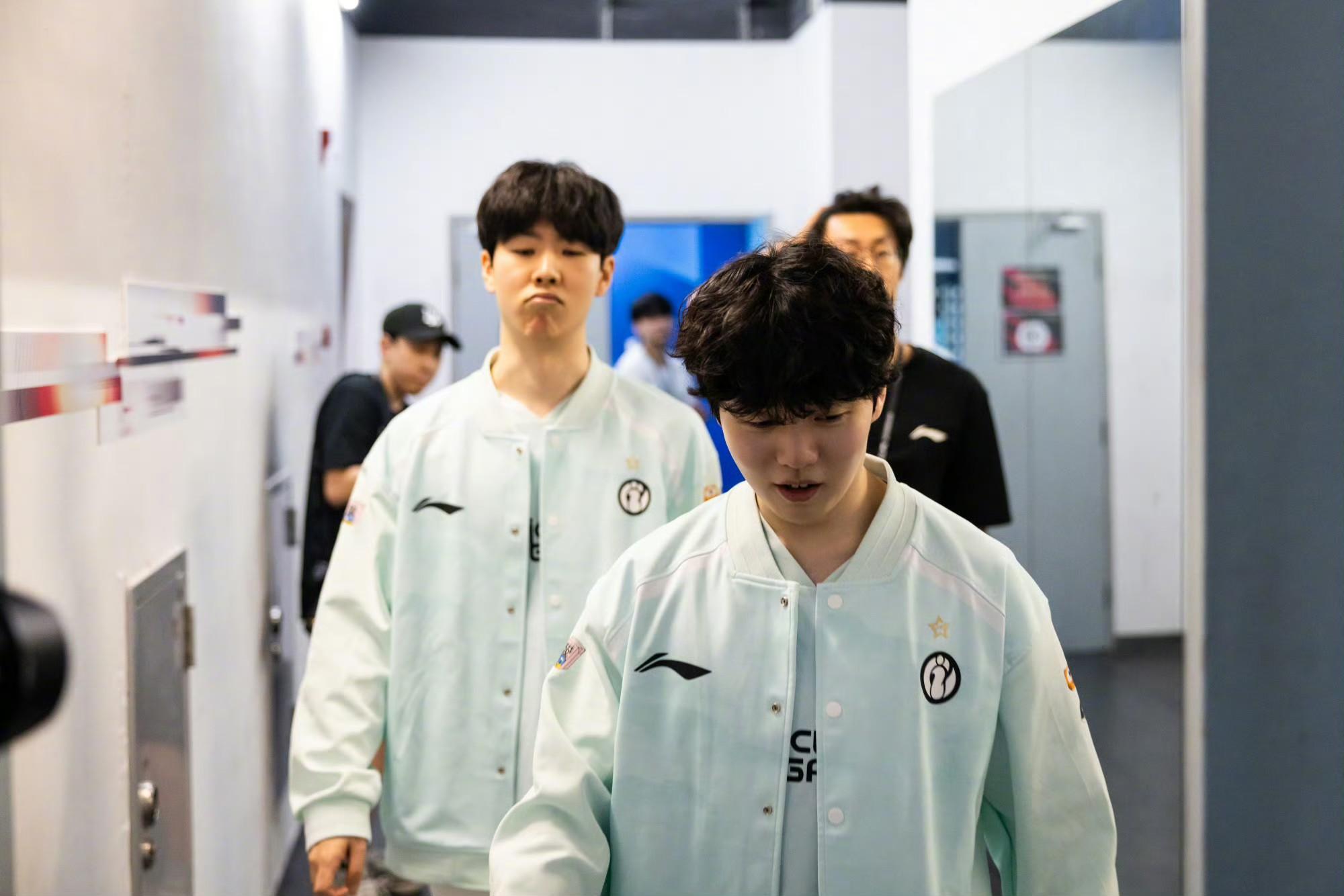 LOL小汪 的想法: IG满足哪些条件才能进入世界赛 | LPL第三赛段赛程已经过半，S15世界赛倒计时五十二天，IG满足哪些条件才能进入世界赛。近期IG战队势气一路高涨，哪如何才能前往S15 ...