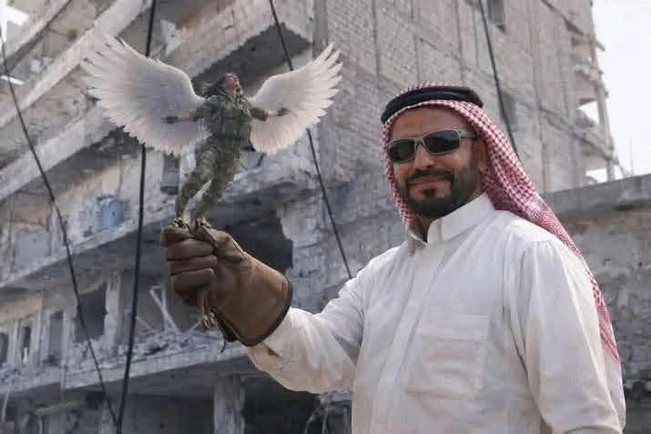 小猪佩奇 的想法: 罗贾瓦公关机器发布了张PKK女兵摔下楼的宣传图来卖惨，引发叙利亚广大革命群众群嘲，他们进行恶搞二创予… - 知乎