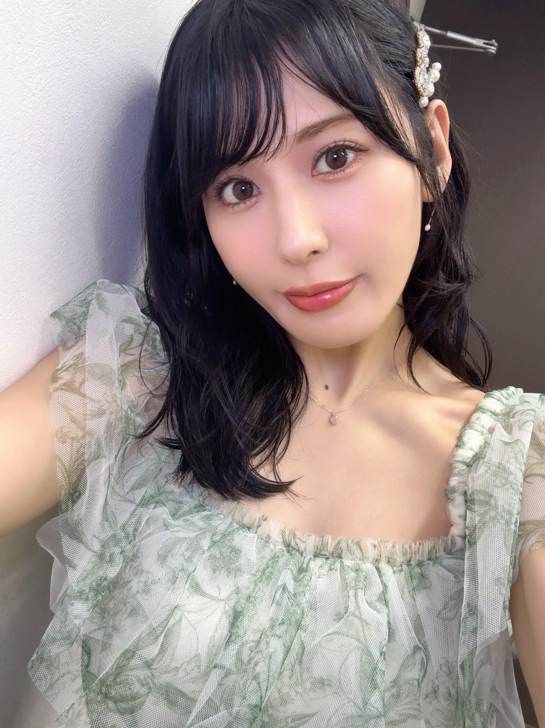 小弟埃尔文 的想法: FANZA2024上半年销量TOP20 1.金松季歩 - 出道作 2.金松季歩 - 出道作蓝光版 3.Himari - 出道作 4.三上悠亜 - 超值精选集 5.長浜みつ ...