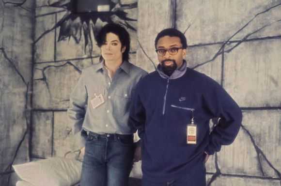 Michael Jackson《They don't care about us》监狱版都有什么事件？ - 知乎