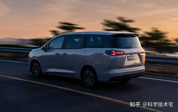 五菱星光 730 大 7 座 MPV 上市，油、混、电全有，你认为其市场前景如何？ - 知乎