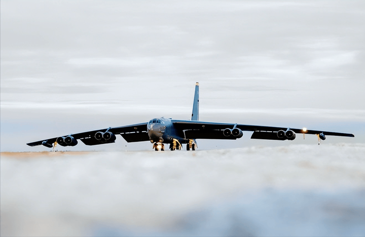 如何评价美国B52远程战略轰炸机？ - 知乎