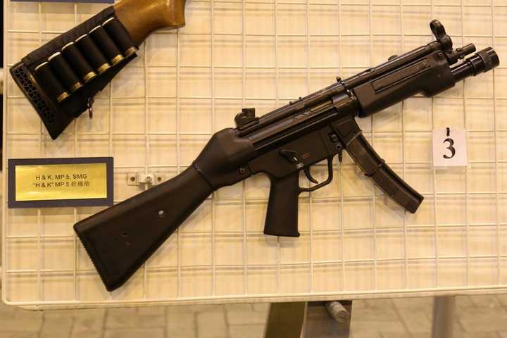 香港警察都配备哪些武器装备？ - 知乎