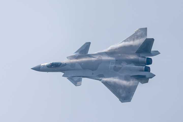 如果当年YF23获胜的话现在的F23将会是怎样的一架飞机？ - 知乎