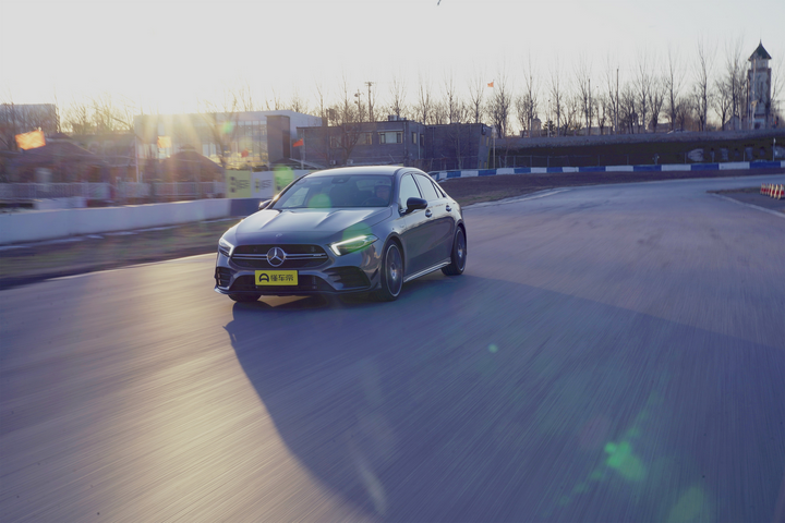 如何看待奔驰A35L AMG这车？ - 知乎