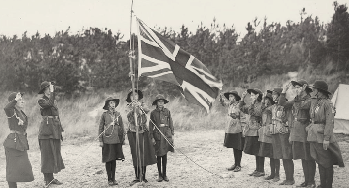 美国女童军一开始沿用英国Girl Guides的名称，后改成Girl Scouts。有何用意？ - 知乎