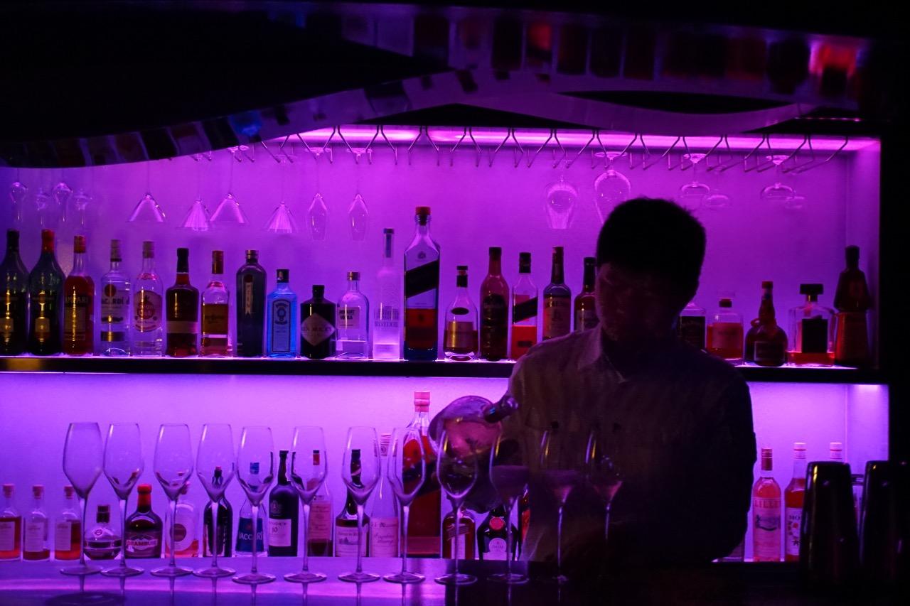 上海紫外线餐厅（Ultraviolet by Paul Pairet）是一个怎样的餐厅，就餐体验如何？ - 知乎