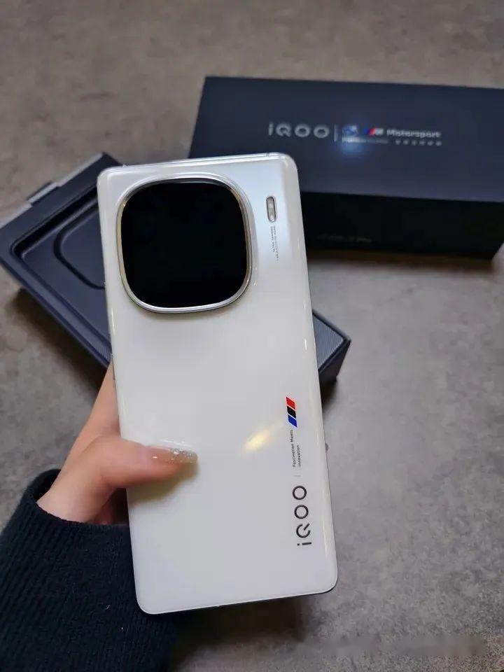 vivo太猛了，骁龙8Gen3+旗舰直屏+三主摄，16G+1TB直降450元，还要啥自行车 - 知乎
