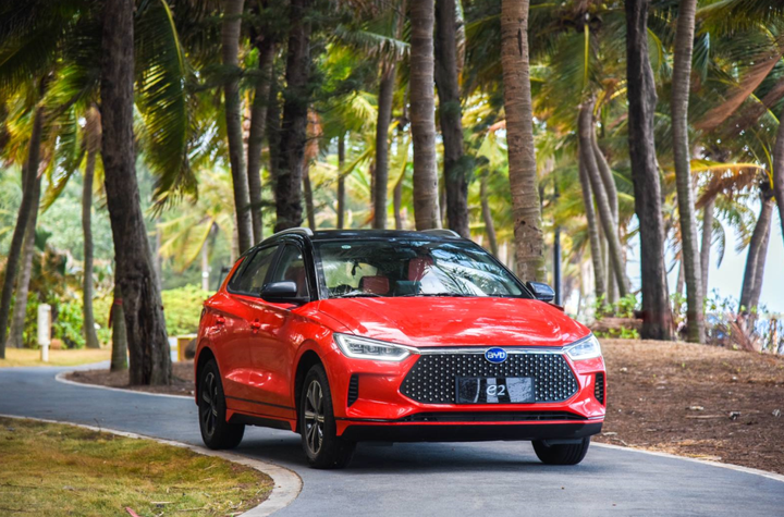 比亚迪e2对比吉利帝豪GSe，谁更匹配当代"新四有青年"？ - 知乎