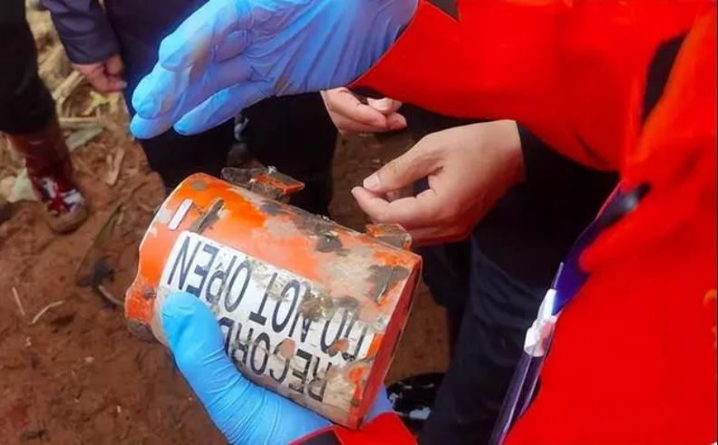 MU5735黑匣子：132条生命还在等说法！ - 知乎