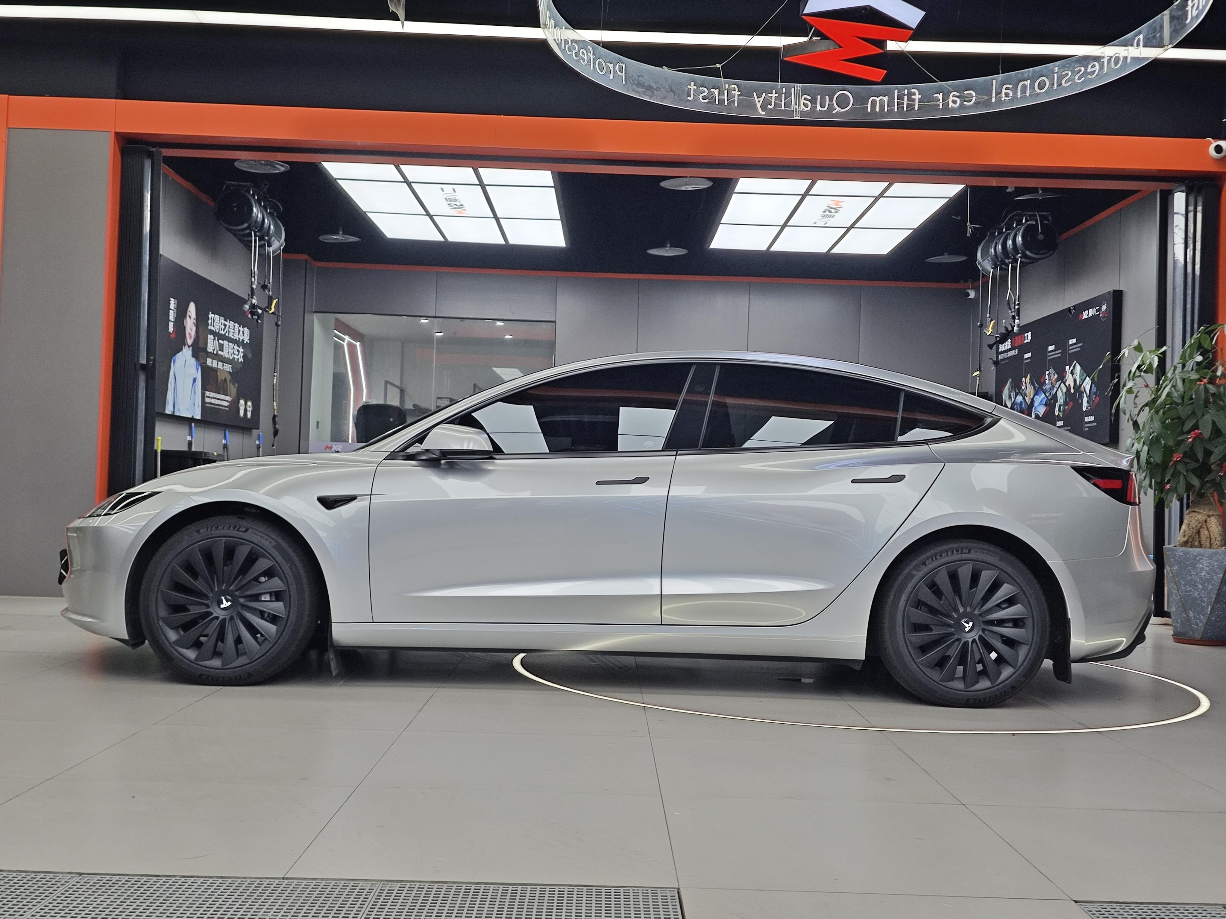 特斯拉 Model 3 GT 银：冷冽科技的流动盛宴 - 知乎