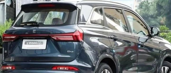 赛力斯打响第一枪！7座中型SUV才7.98万，续航1300km，人人都能玩的起！ - 知乎