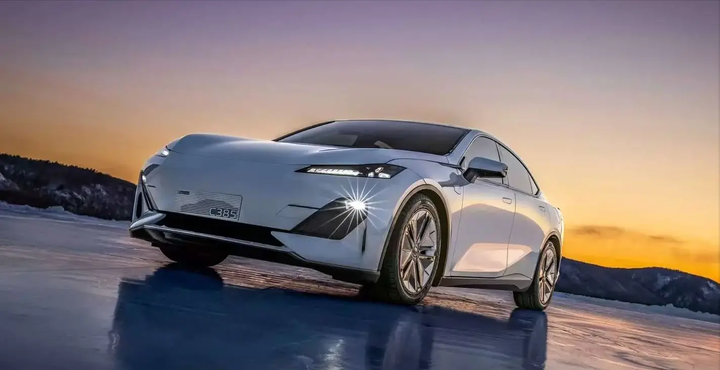 长安全新纯电轿车C385，颜值拉满，纯电版续航515km - 知乎