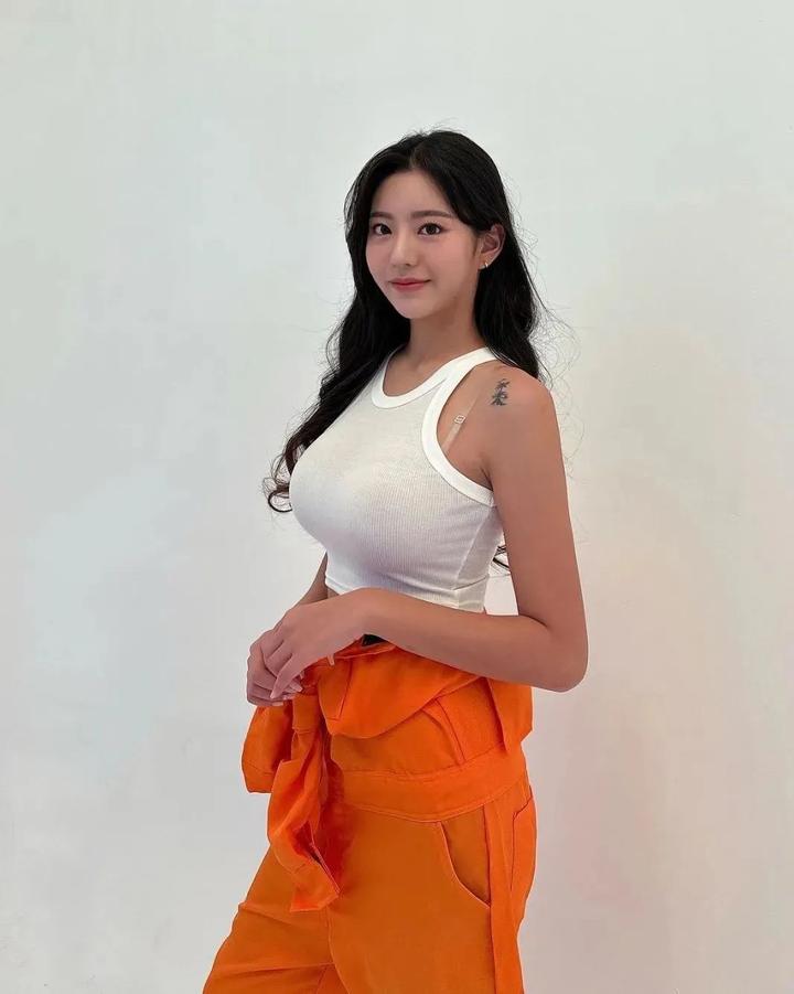 185cm肌霸俘获22岁女友，这姿势伤害性不大，但侮辱性极强！ - 知乎