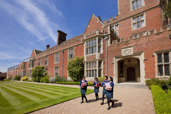 博耐顿学校（Benenden School）招收11+，12+及13+，Year 10和Sixth Form的学生。 - 知乎