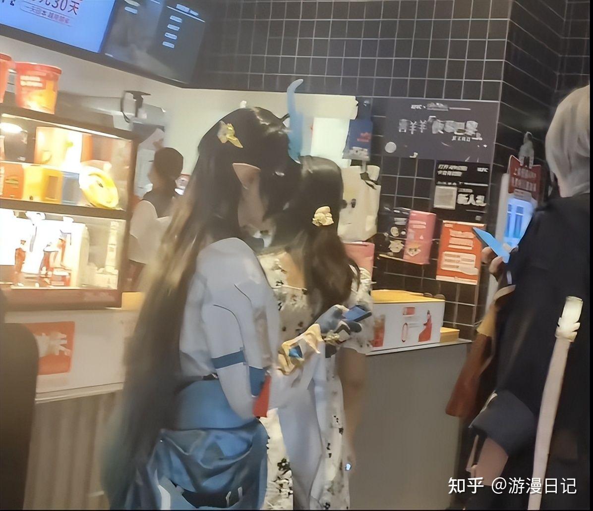 崩铁联动KFC网友狂喜！光去线下看Coser，就值回套餐钱？ - 知乎