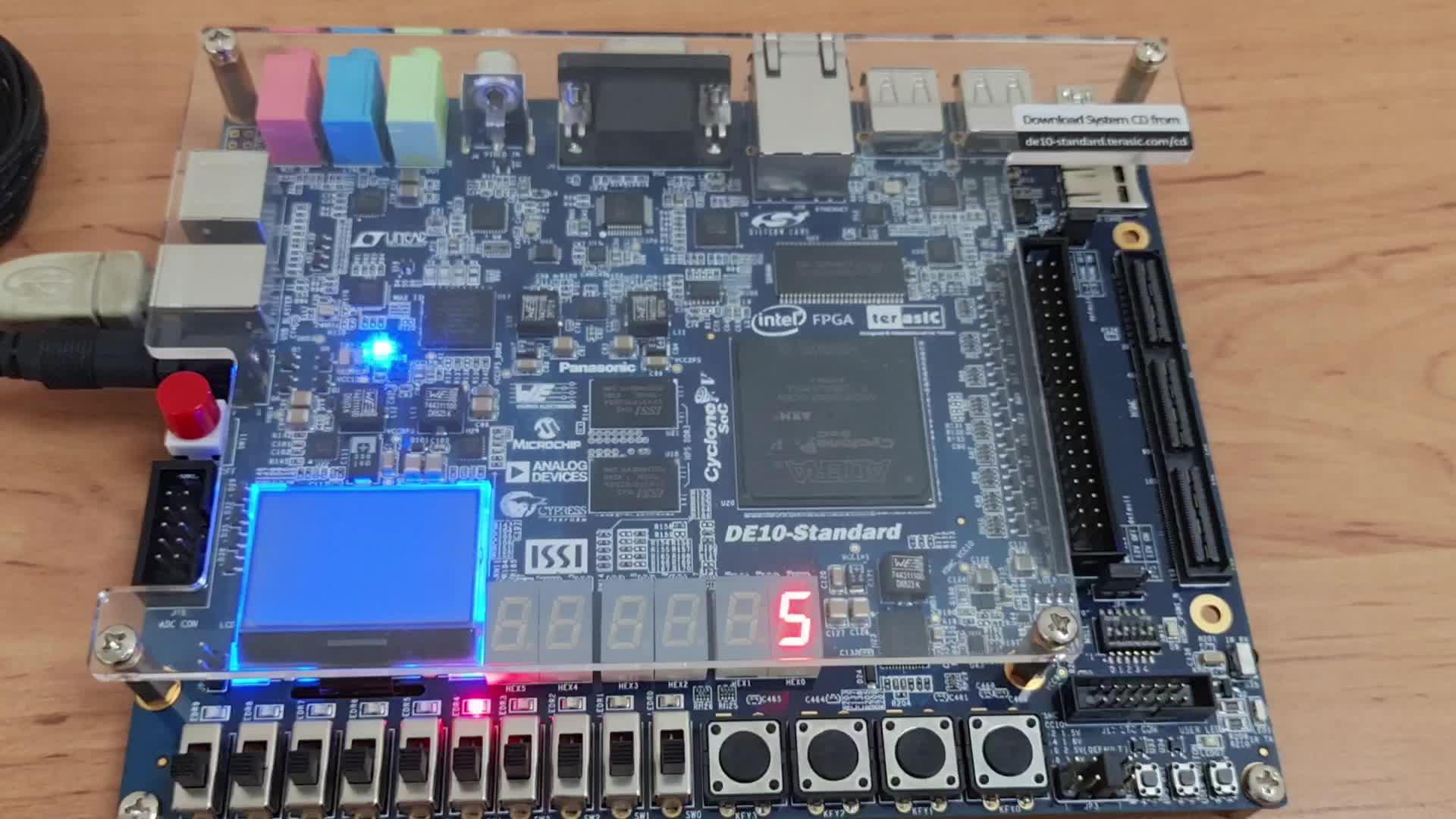 在友晶科技DE10-Standard开发板上实现8051单片机（也适用于DE1-SOC） - 知乎