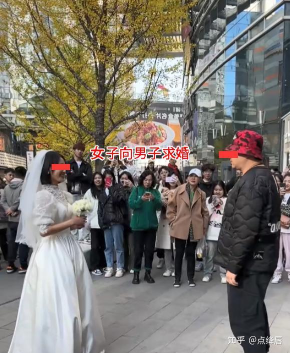 辽宁一女子求婚相恋十年男友，对方称愿意，却因没车没房独自离开 - 知乎