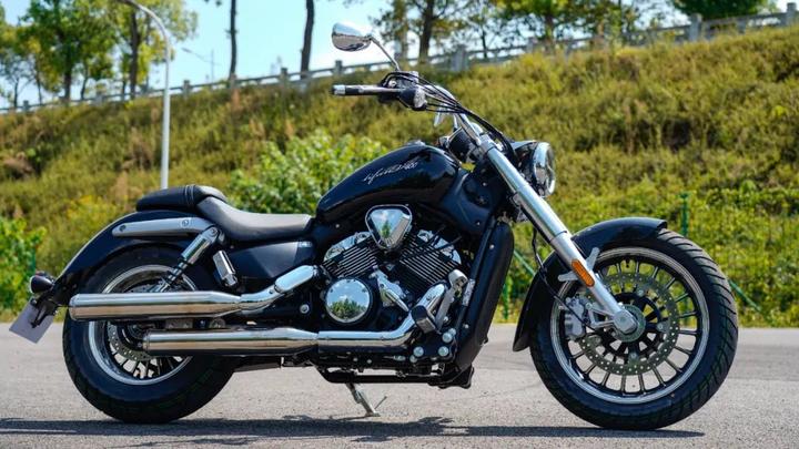 纯正美式巡航，300排量的价格—21999元起力帆V400静态测评 - 知乎