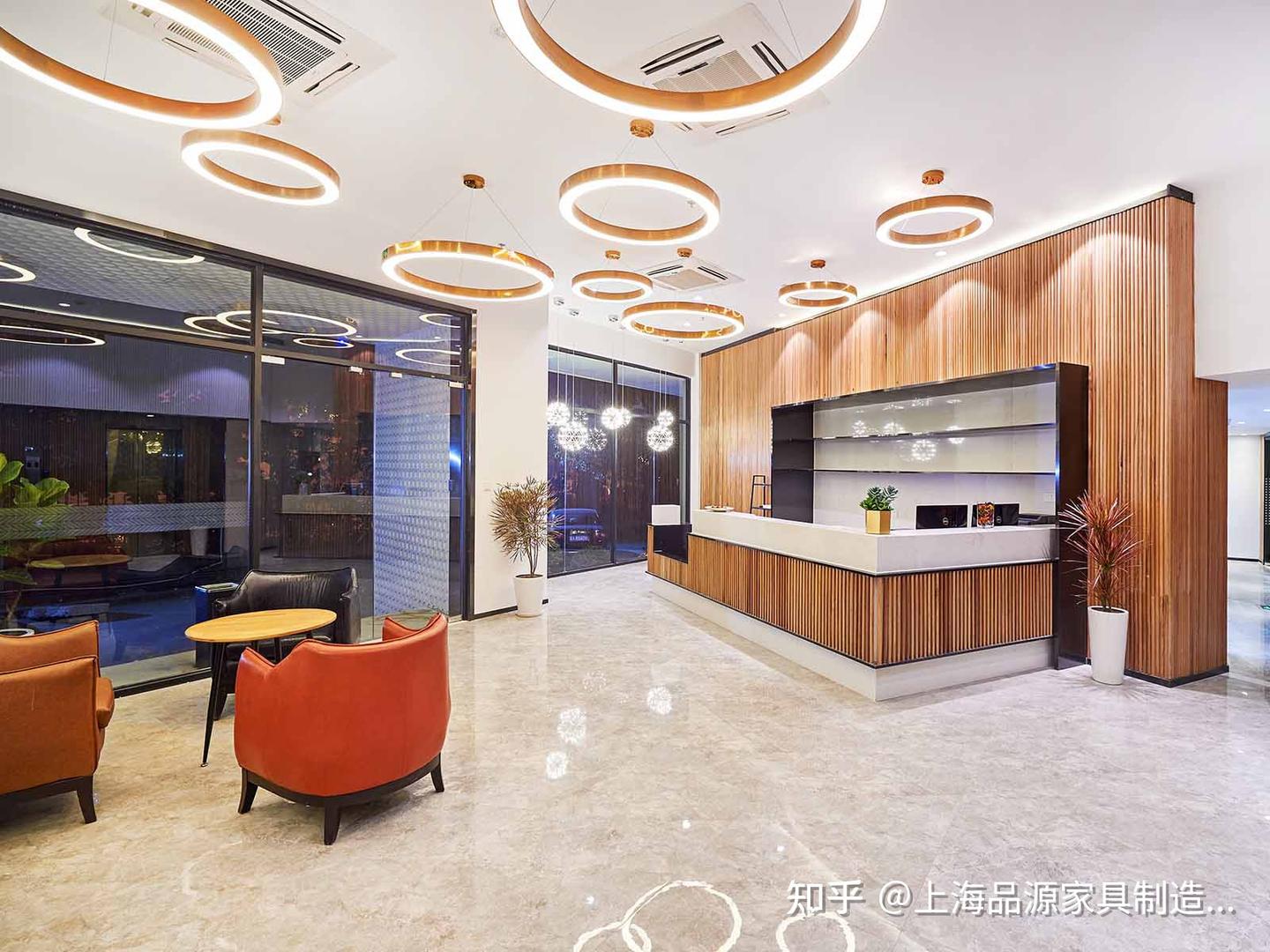 设计百货商城大厅引导台细节解析：定制商场客服中心服务台的人性化要点 - 知乎