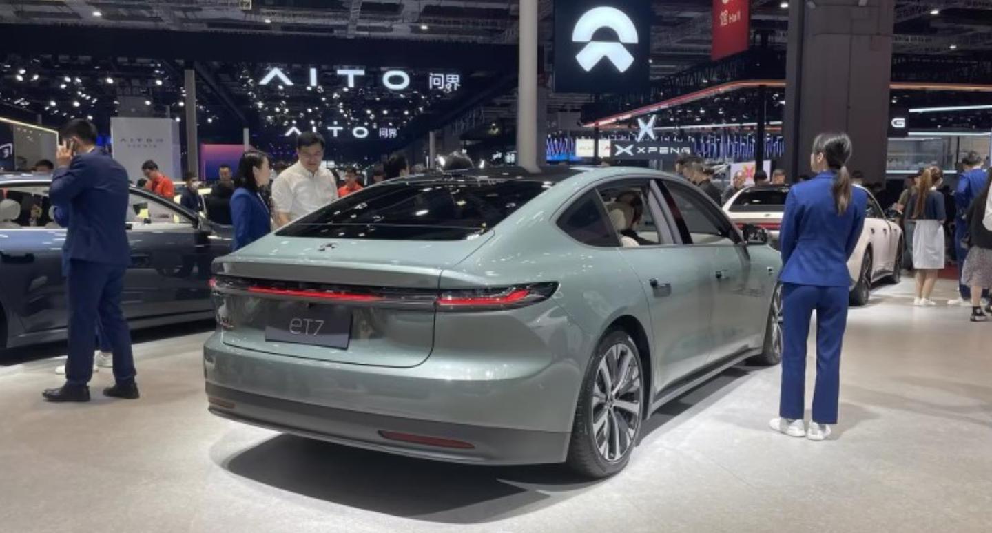 2023上海车展：蔚来2023款ET7售45.8万元起 - 知乎
