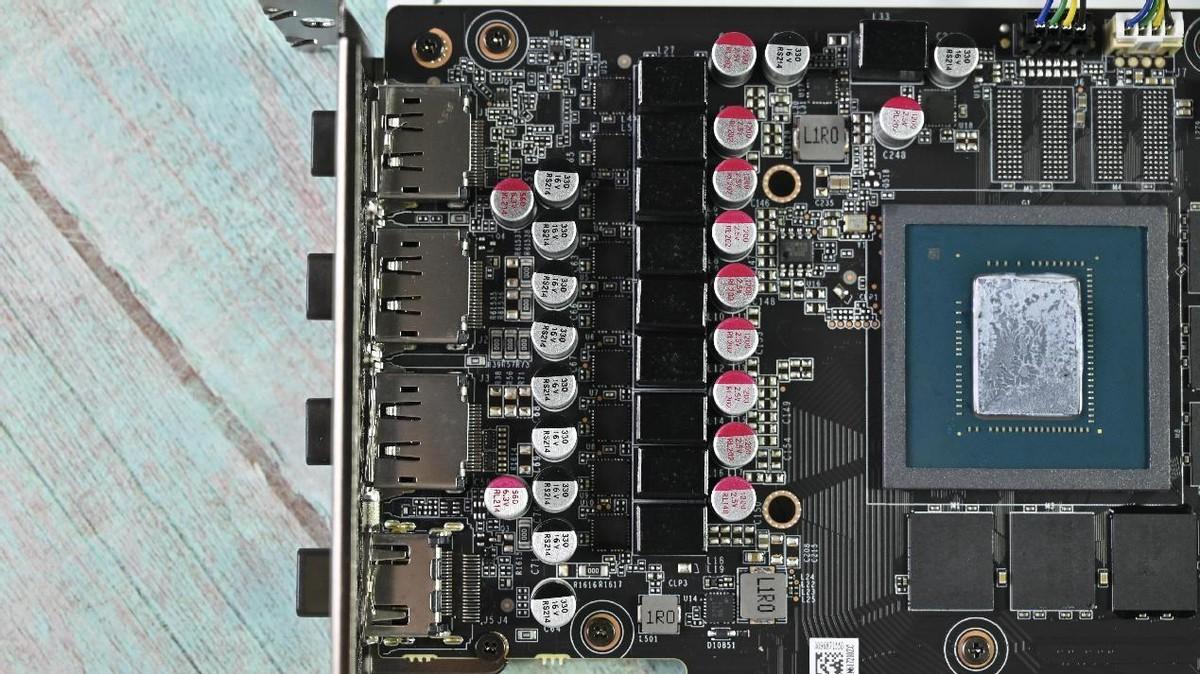 有没有真香白色显卡推荐，两千上下的? - 知乎