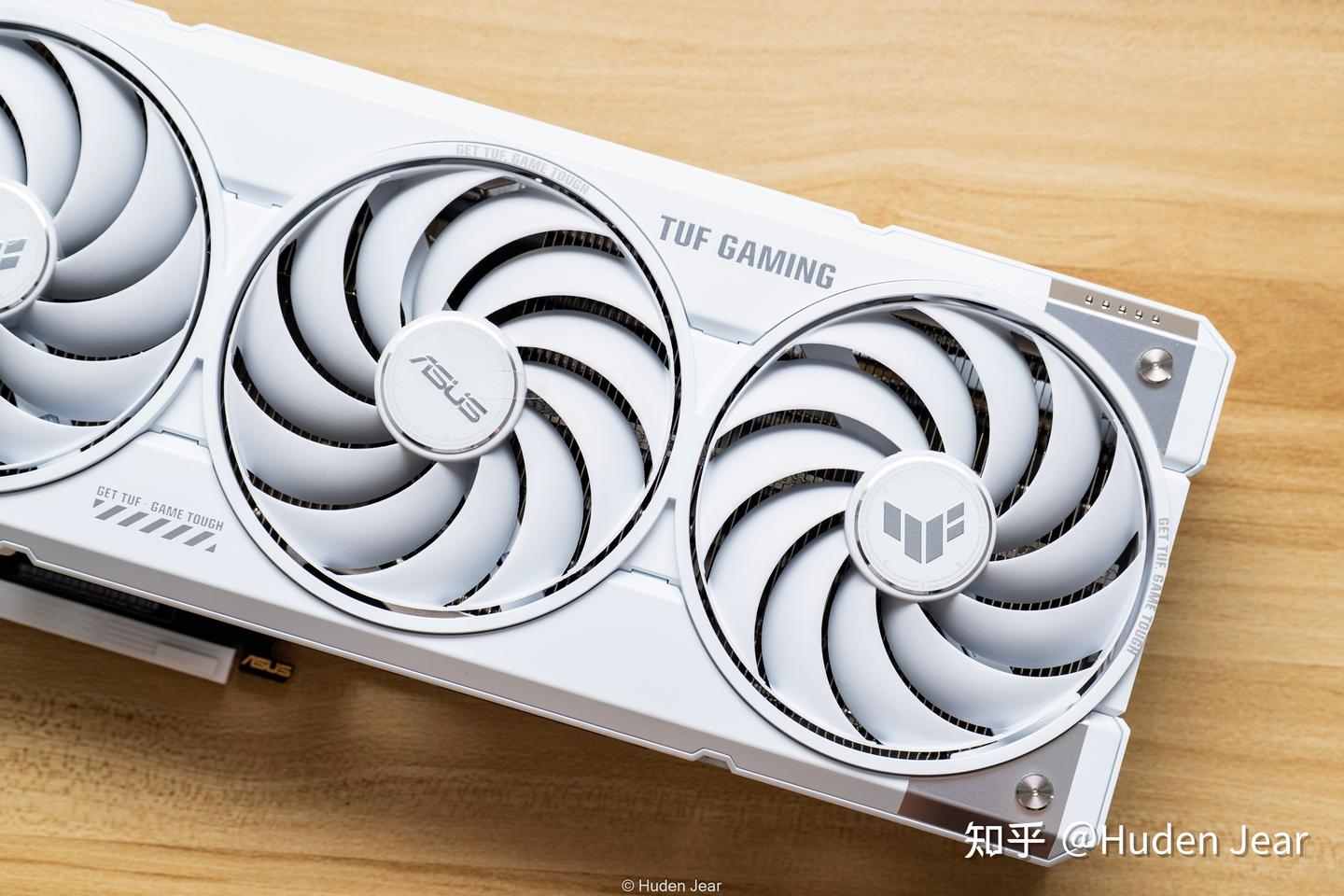 极地坚冰！华硕TUF RTX 5070Ti O16G白色游戏实测 - 知乎