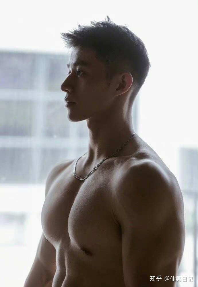 新晋体育生男模，不仅有六块腹肌，颜值更是高！ - 知乎
