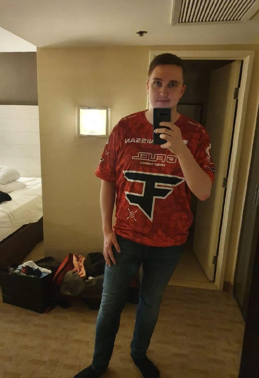 福布斯排行榜：C9、TSM并列全球榜首，FW官宣：五位成员全部离队 | 电竞头条 - 知乎