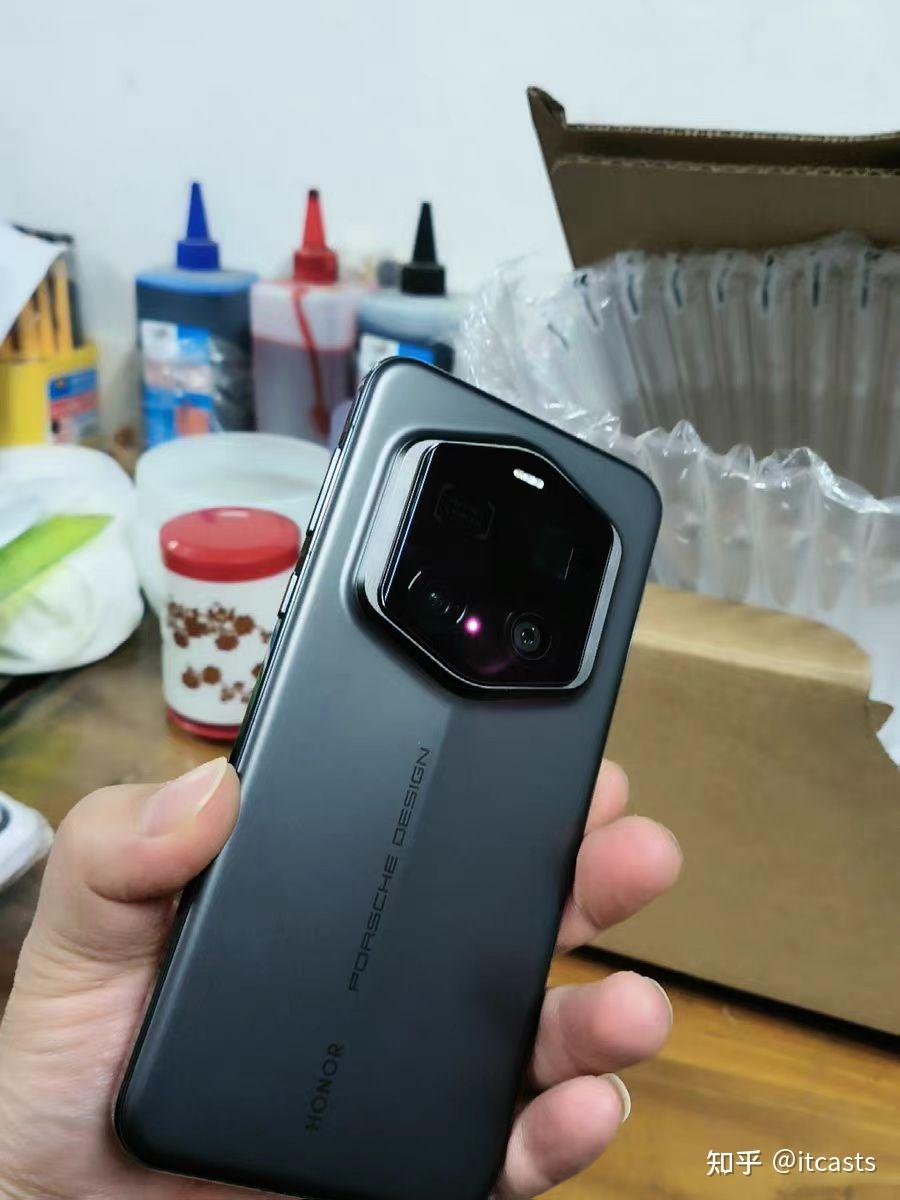 荣耀Magic7 RSR保时捷设计与华为Mate 70 RS非凡大师对比，哪款更值得买？ - 知乎