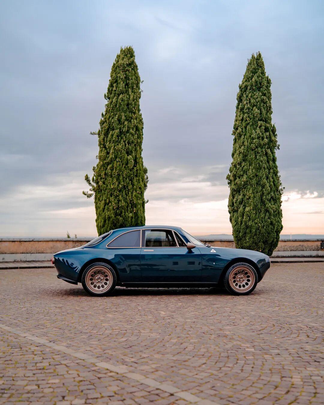 这辆惊艳的Totem阿尔法·罗密欧经典改装版，冒烟的可不止轮胎 - 知乎