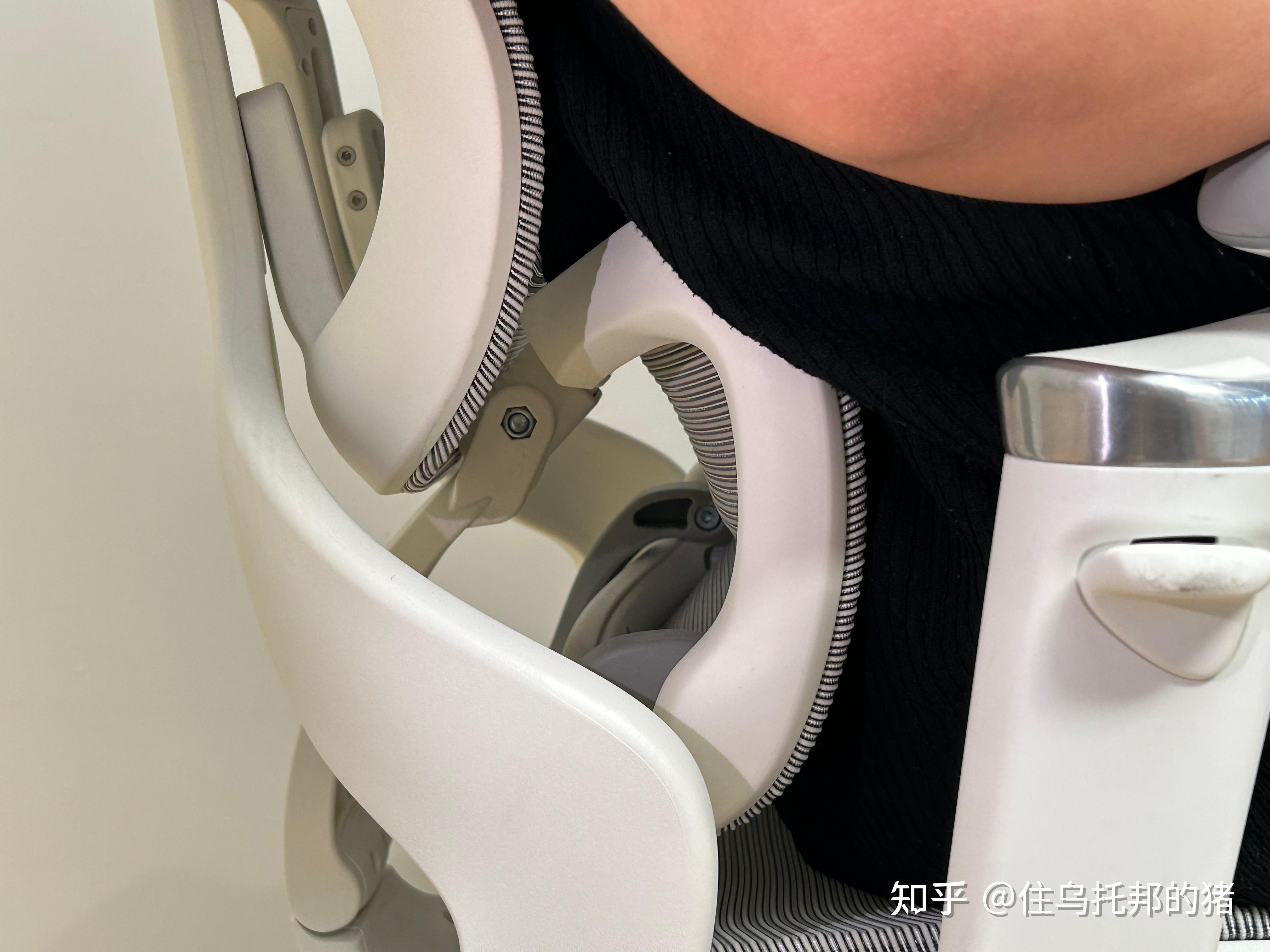 预算2000以内，永艺Flow360和西昊C300选哪个？两款椅子对比实测看看谁坐着更舒服！618人体工学椅选购指南！ - 知乎