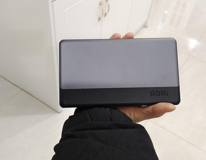 3万毫安正反百瓦快充，Aohi P30能给显示器供电的充电宝 - 知乎