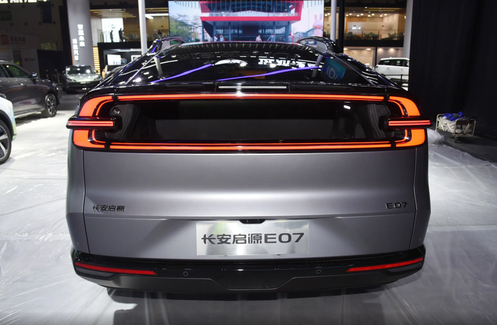 19.99万起，可以“变身”的新能源SUV！长安启源E07正式上市 - 知乎