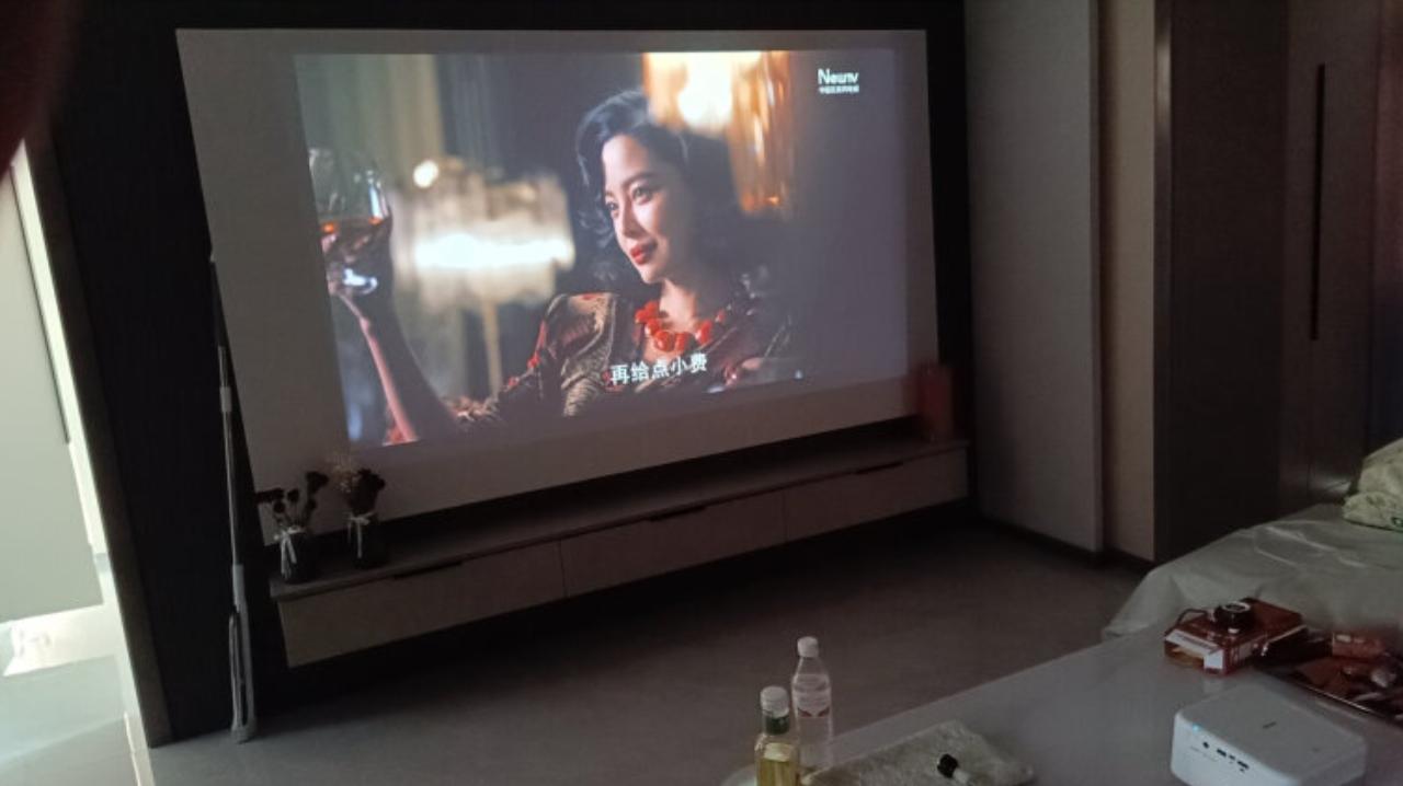 爱普生EF-15W（爱普生ef15w投影仪）怎么样？体验一月优缺点评测