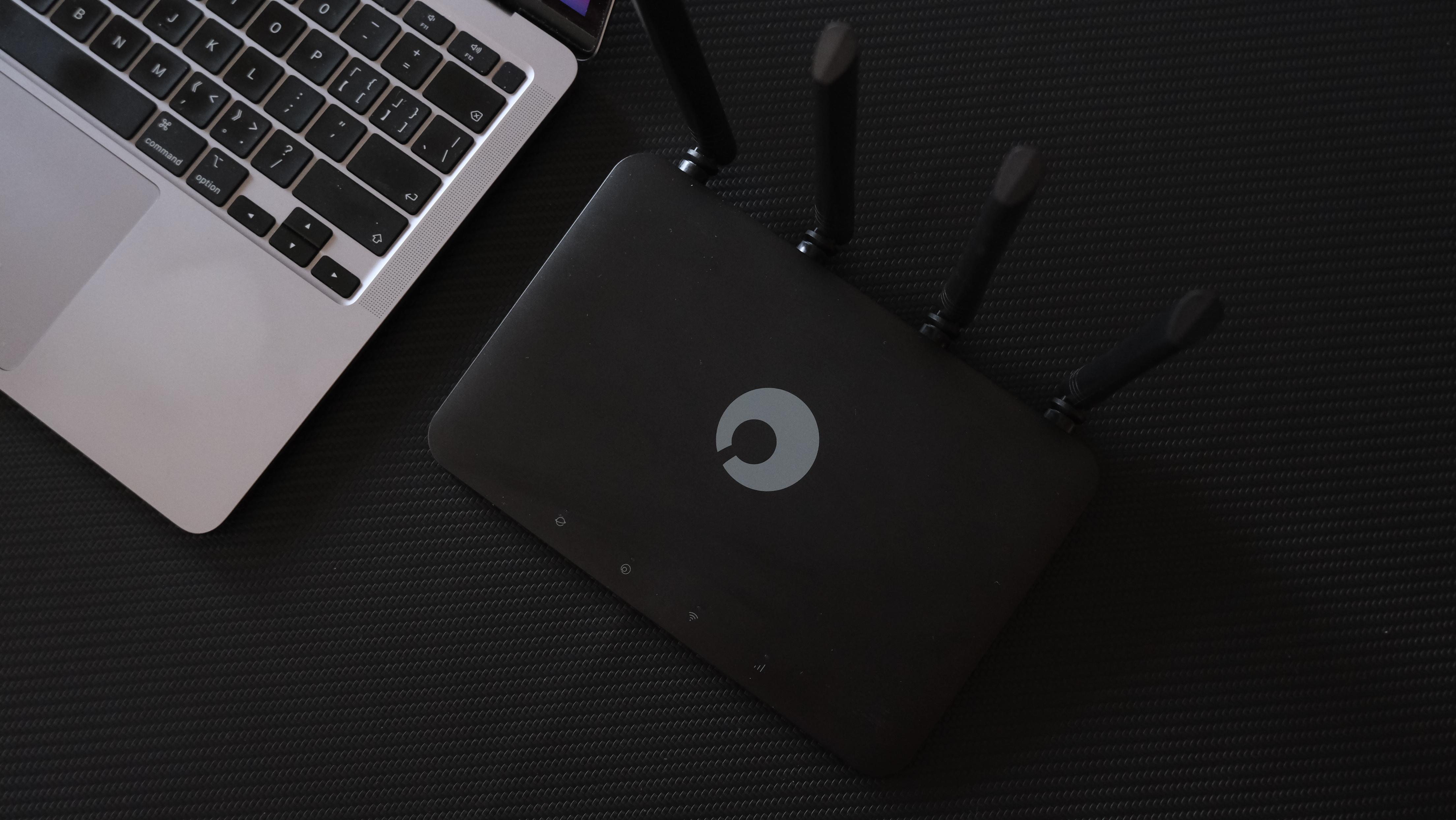 移动的WiFi，组网的利器，蒲公英X4C智能组网路由器使用体验 - 知乎