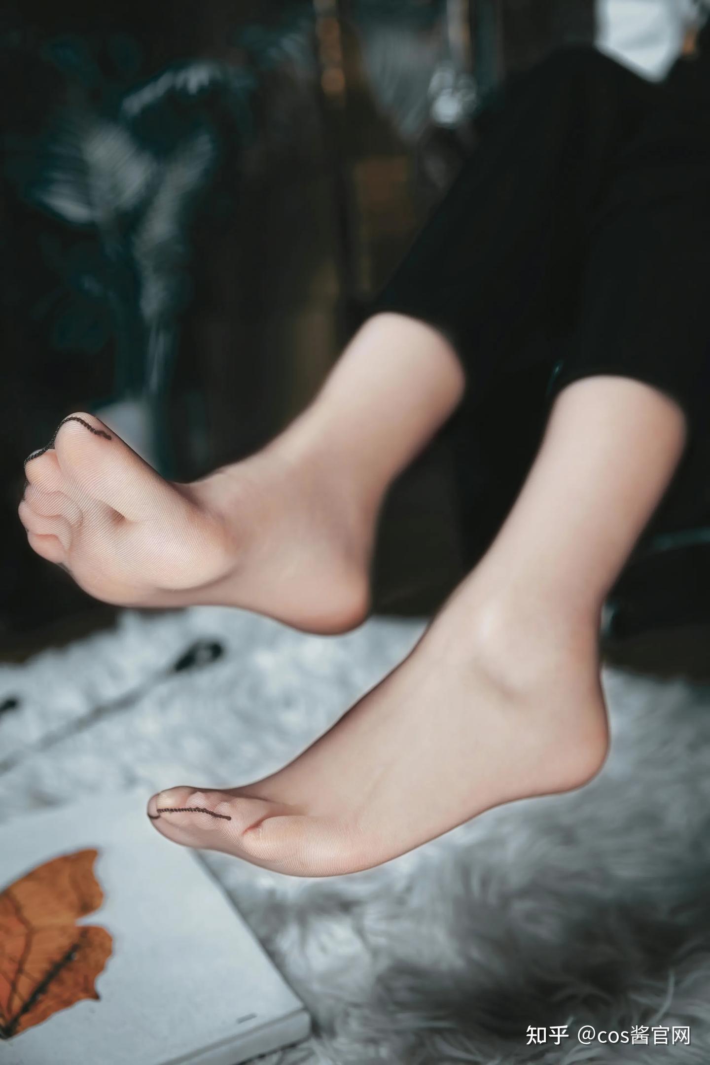 桜桃喵 - 玛奇玛 [38P-370.2 MB] - 知乎