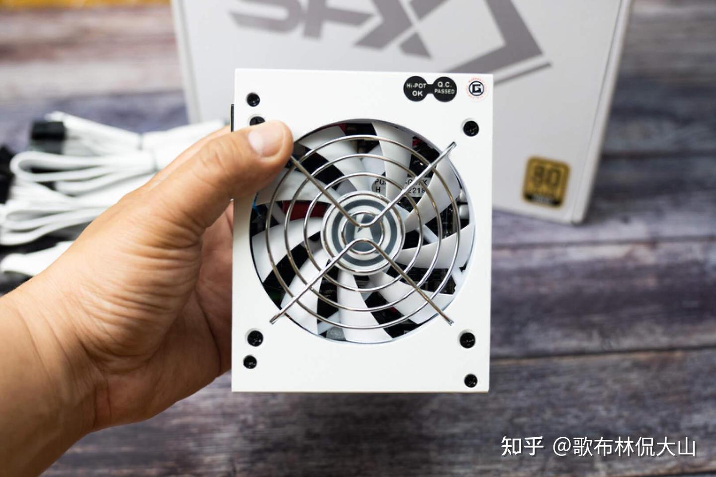 4070ti塞小机箱，颜值温控噪音我全都要：机械大师C28装机实测 - 知乎