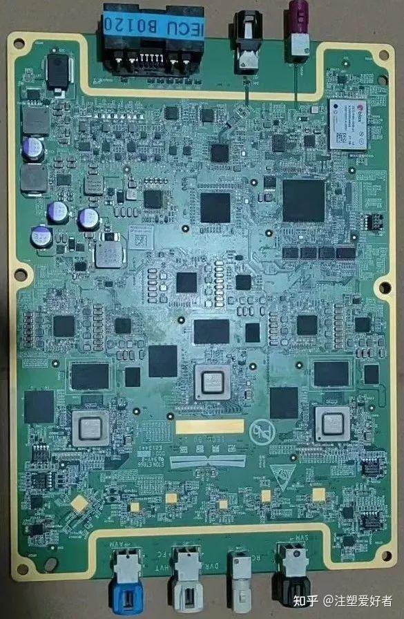 智能驾驶控制器的电路板（图片） - 知乎