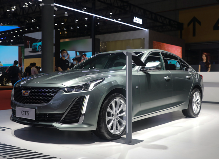 价格门槛不降反升，凯迪拉克CT5新版上市，可惜没换曲面屏 - 知乎