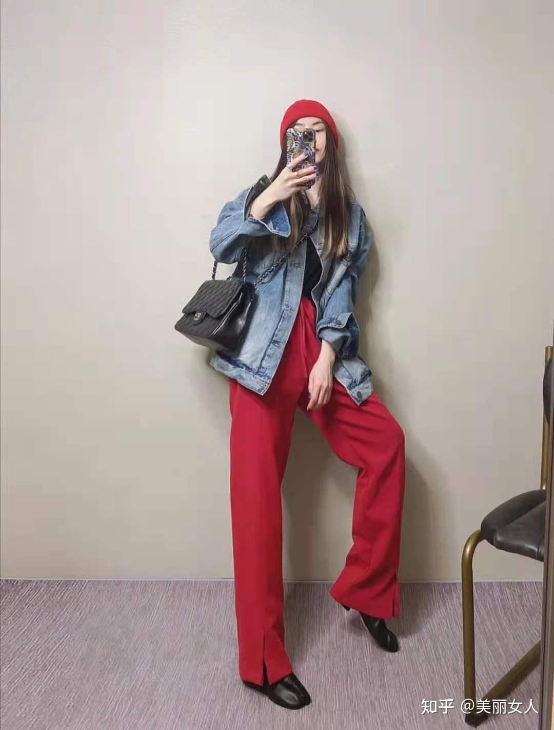 红色裤子配什么颜色上衣好看 - 知乎