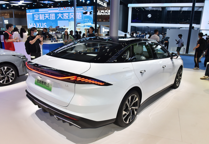 平民插混家轿，吉利银河L6起步11.58万还有优惠，全系高通8155 - 知乎