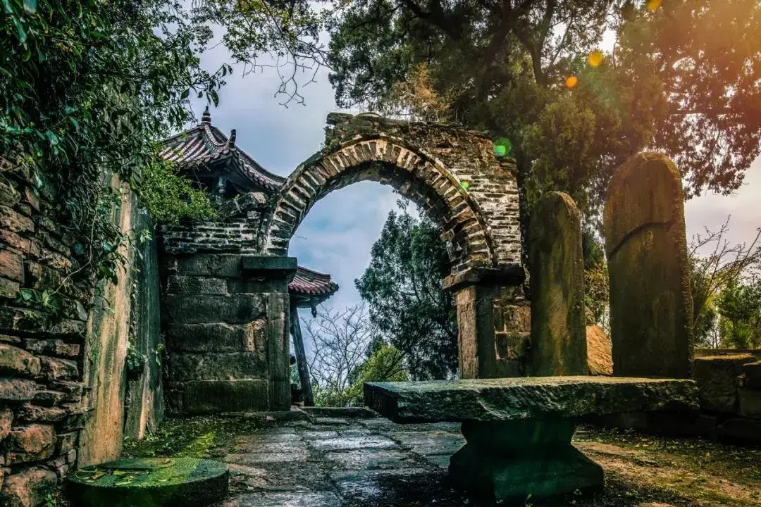 穿秦岭，越巴山，贯古今，这条古道叫蜀道。 - 知乎