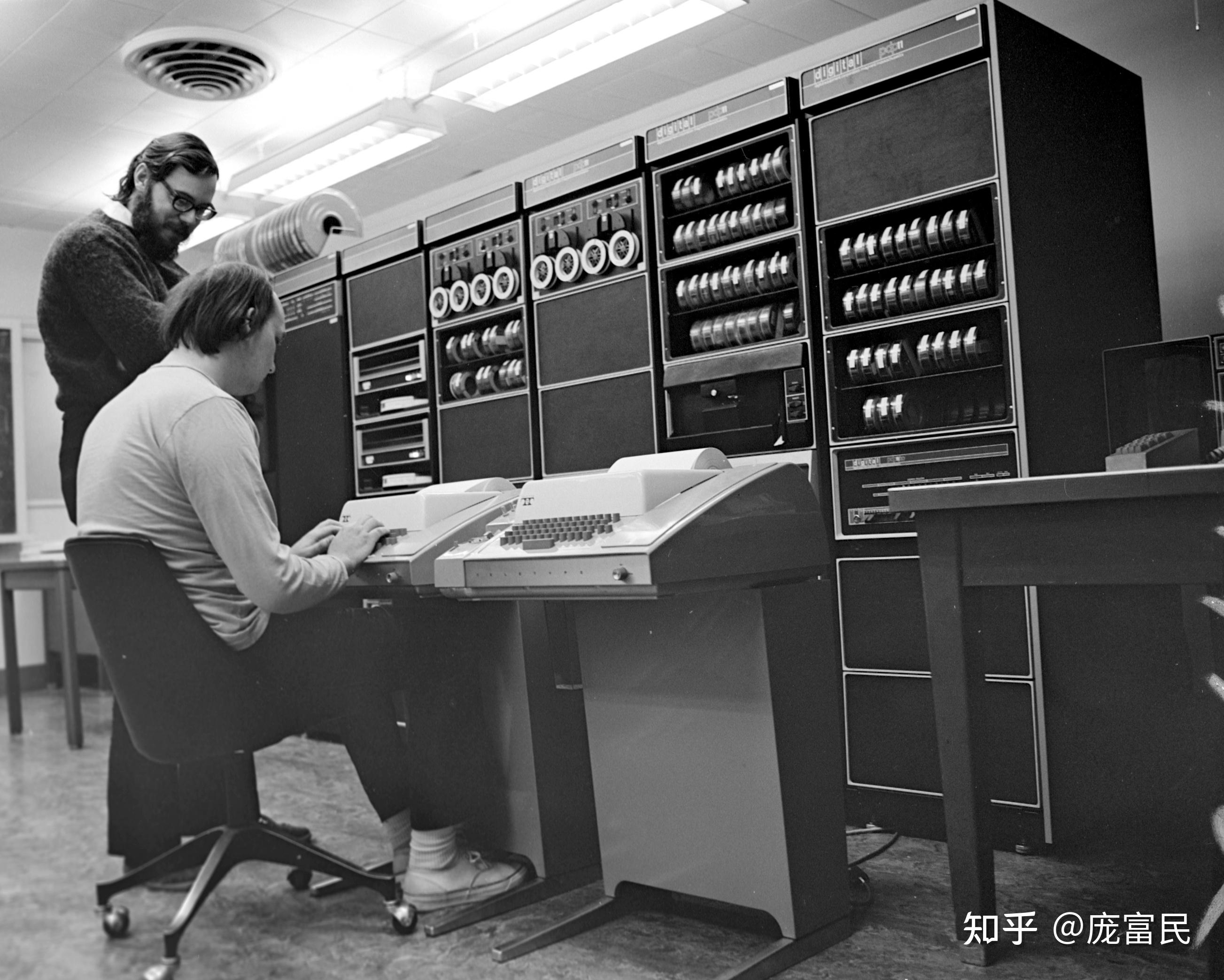 我的一点PDP-11小型机收藏 - 知乎