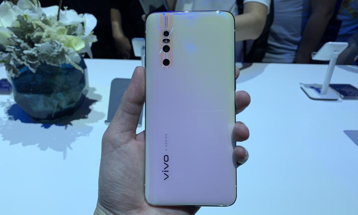 vivo X27系列上手速评：超高屏占比+不凸起48MP三摄 - 知乎