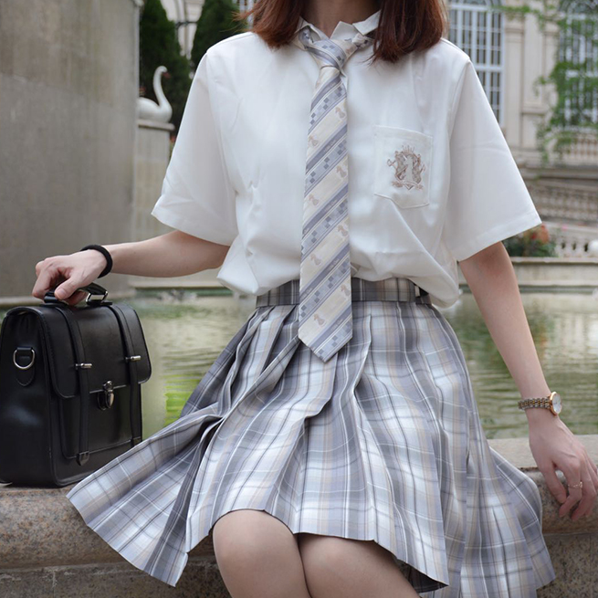 在冬天，要怎么穿jk制服才能不冷?