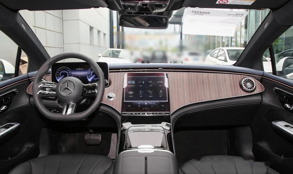 47.8万元起售，纯电续航681km，2025款奔驰EQE值得选择吗？ - 知乎