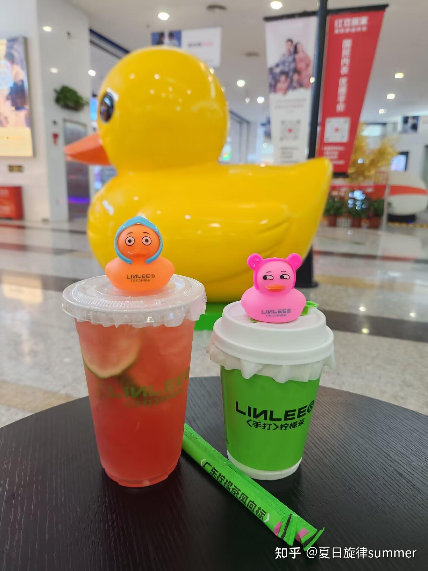 在氛围感十足的LINLEE林里世纪金源店品尝桃桃乌龙手打柠檬茶和港式丝袜奶茶 - 知乎