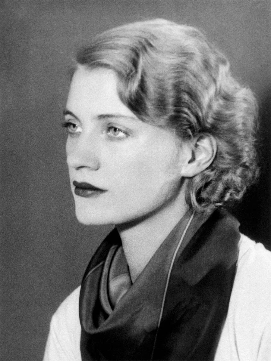 李·米勒（Lee Miller）：拥有模特天使颜值，却扛摄像机记录地狱战场的女摄影师 - 知乎